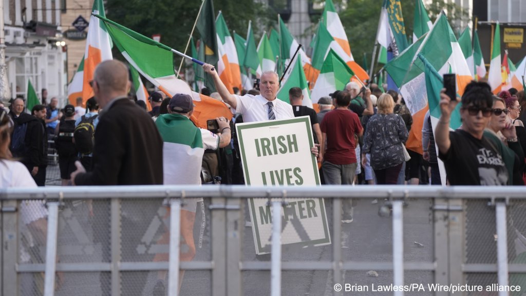 Ireland: 19 arrested following anti-migrant protests in Dublin ...