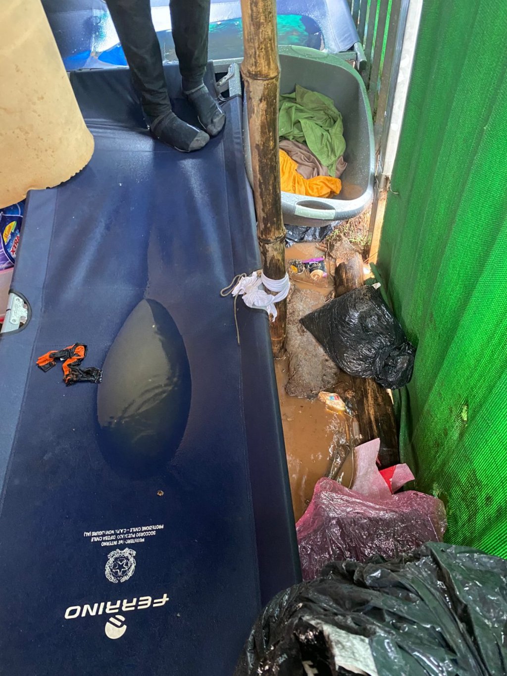 "On a risqué notre vie avec un kwassa kwassa dans l'océan !": de la RDC ...