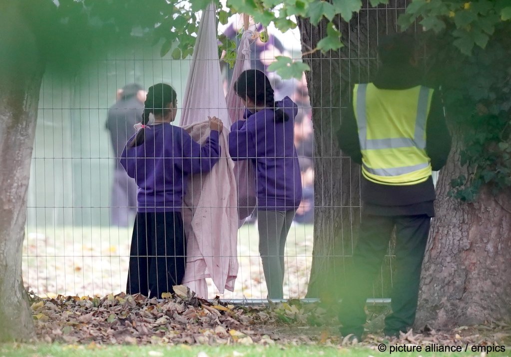 UK: Man dies at Manston migrant processing center - InfoMigrants