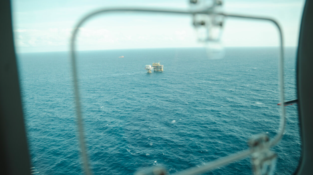 Méditerranée : sauvetage des dix exilés coincés sur une plateforme ...