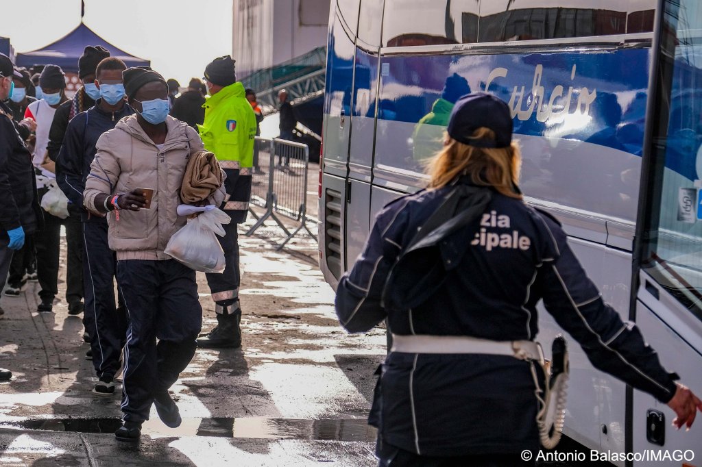 Dramatic stories on Geo Barents vessel that reached Salerno - InfoMigrants