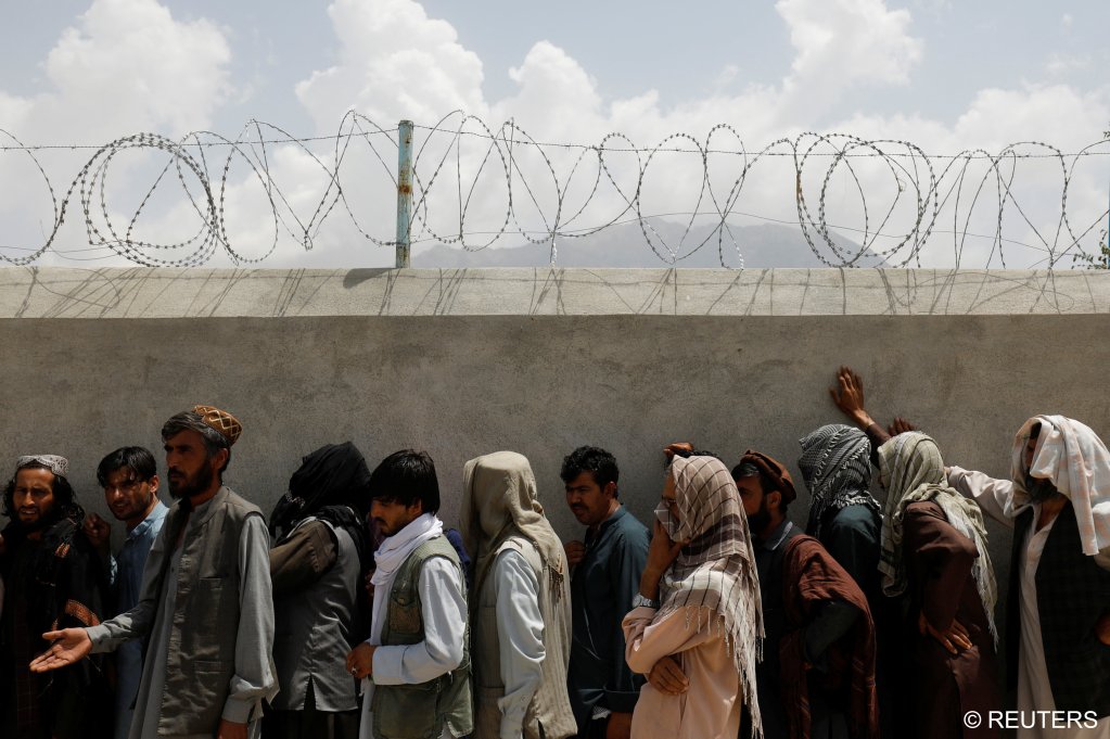 Thousands of war-displaced Afghans return home, receive cash assistance ...