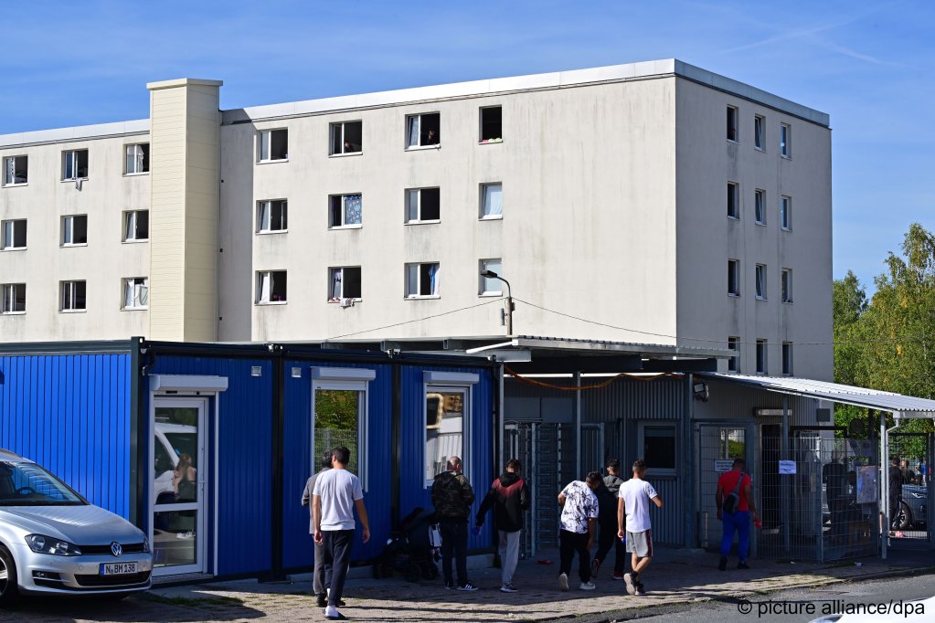 Migrant reception center in eastern Germany closes its doors to new ...