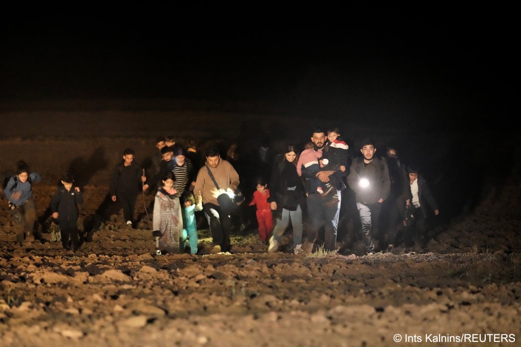 Latvia begins pushing migrants back at Belarus border - InfoMigrants