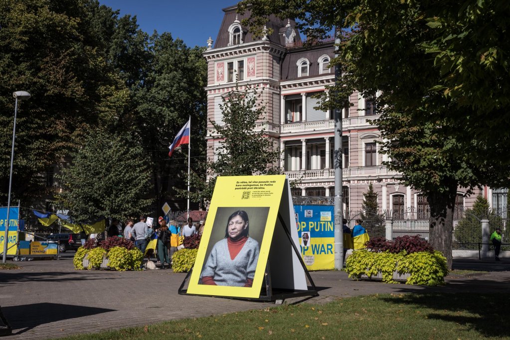 How two Ukrainian refugees support their home country from their ...